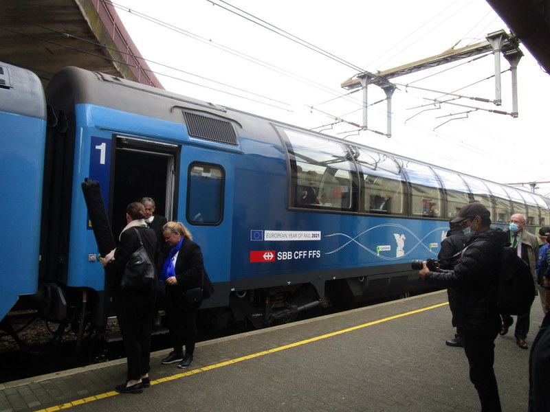 Connecting Europe Express train | LIEF